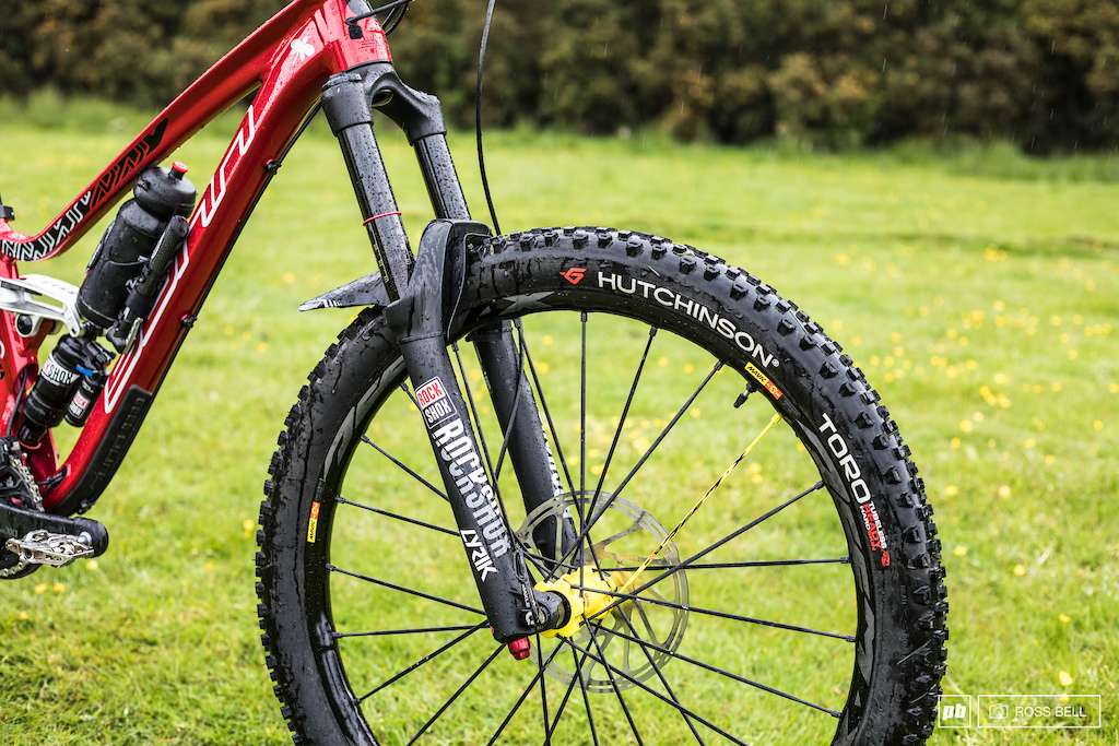 Isabeau Courdurier's Custom Sunn Kern - EWS Ireland 2017 - Pinkbike