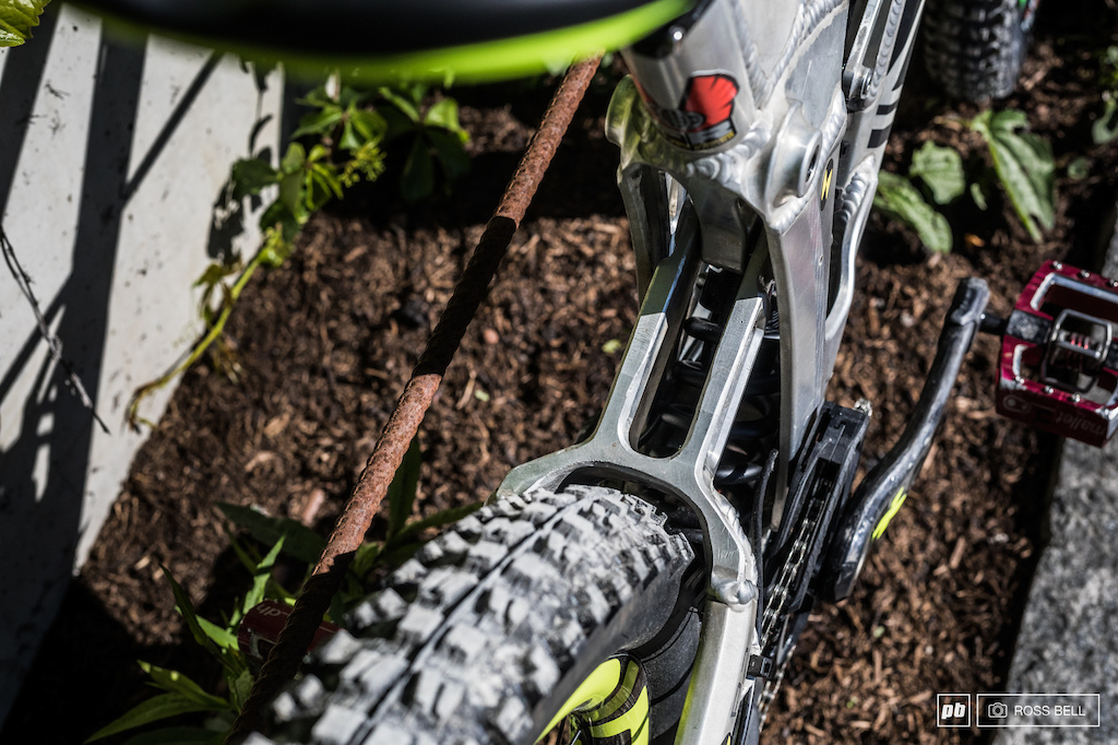 Intense 29 vs. Intense 27.5 - Leogang DH World Cup - Pinkbike