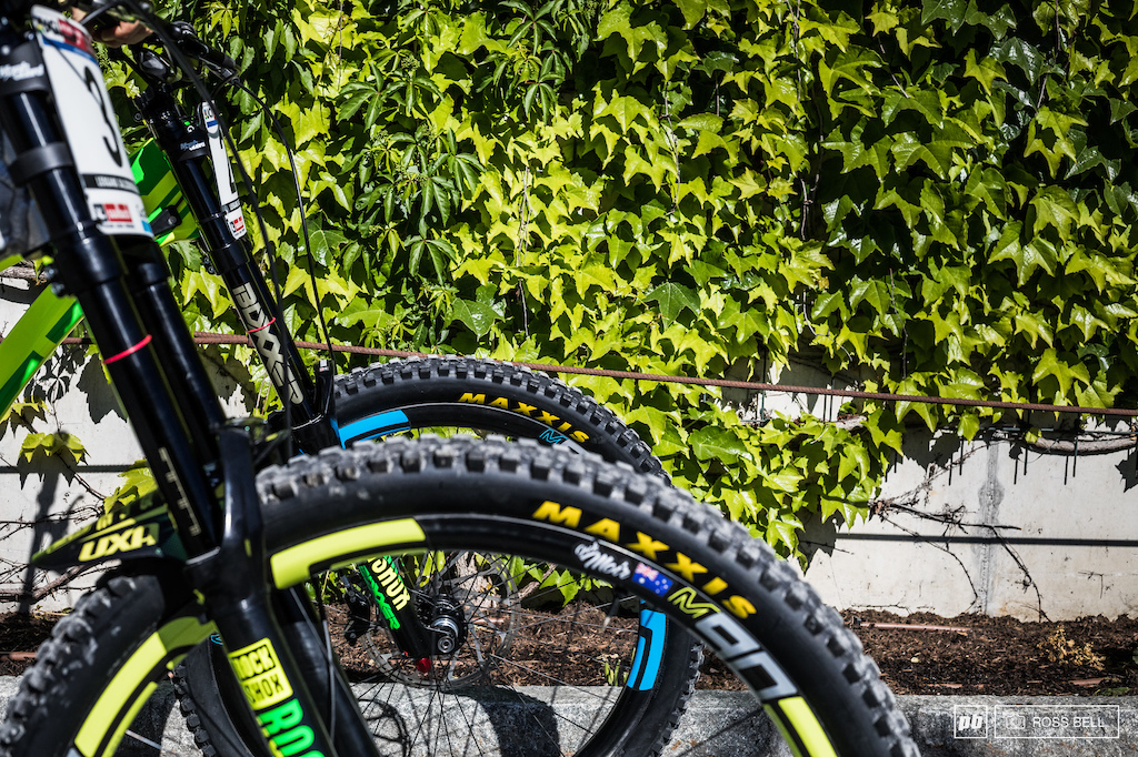 Intense 29 vs. Intense 27.5 - Leogang DH World Cup - Pinkbike