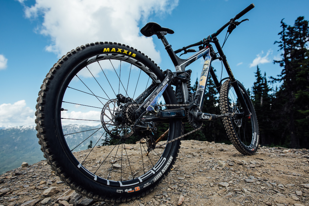 Race Face Launches New DH Wheels and Updates Bars - Enter to Win - Pinkbike