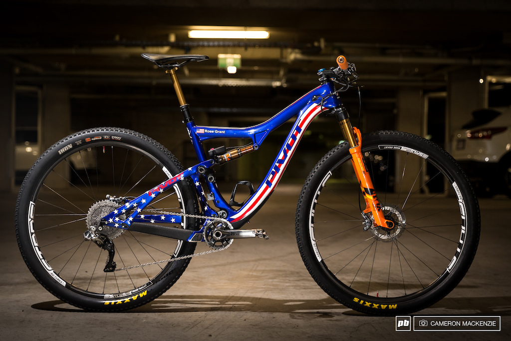 Rose Grant and Chloe Woodruff's Custom Pivot Bikes - Cairns XC World ...