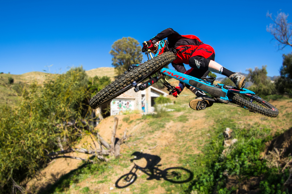 Bernard Kerr Launches Pivot's 2018 Phoenix "It's a Sick Bike!" - Video ...
