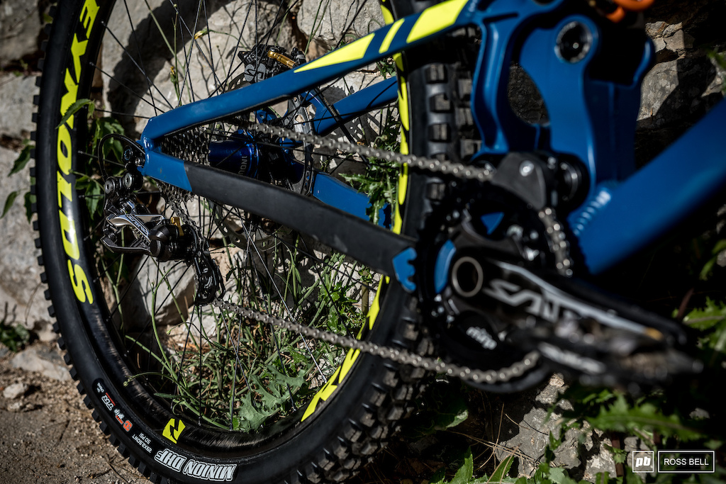 Bike Check: Ed Masters Pivot 29er - Lošinj DH World Cup 2018 - Pinkbike