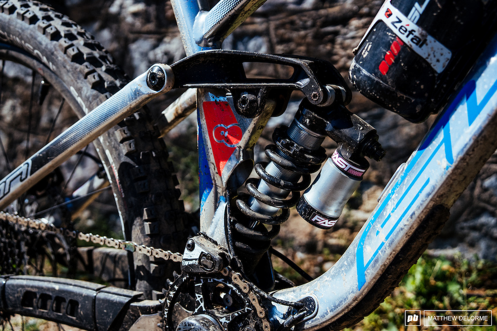 The Best Tech From French EWS Rounds - Pinkbike