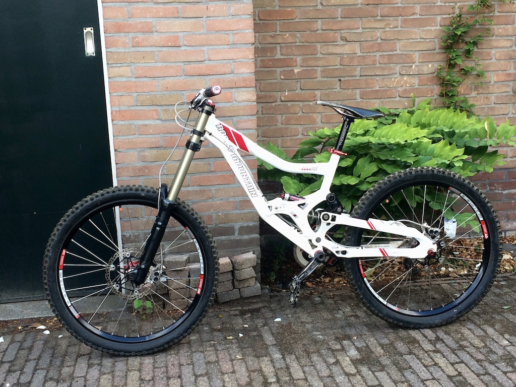 Custom Rocky Mountain Flatline Pro - Mountainbike.nl