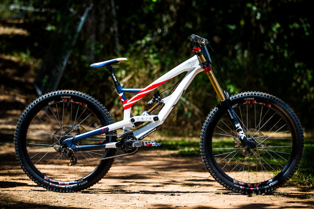 How The YT Mob's World Champs Bikes Were Painted - Pinkbike