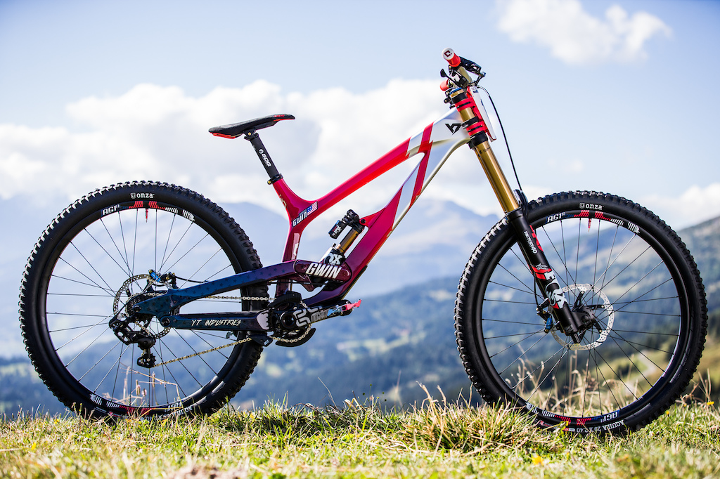 How The YT Mob's World Champs Bikes Were Painted - Pinkbike