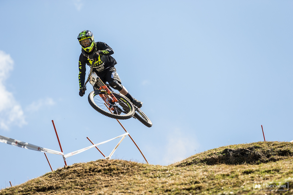 Bike Check: Bernard Kerr's Pivot Phoenix 29 Carbon - Crankworx Rotorua ...