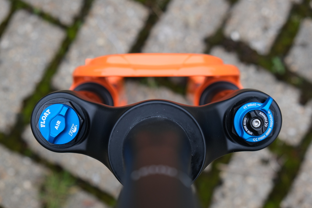 First Look: The Updated Fox 32 Step-Cast - Pinkbike