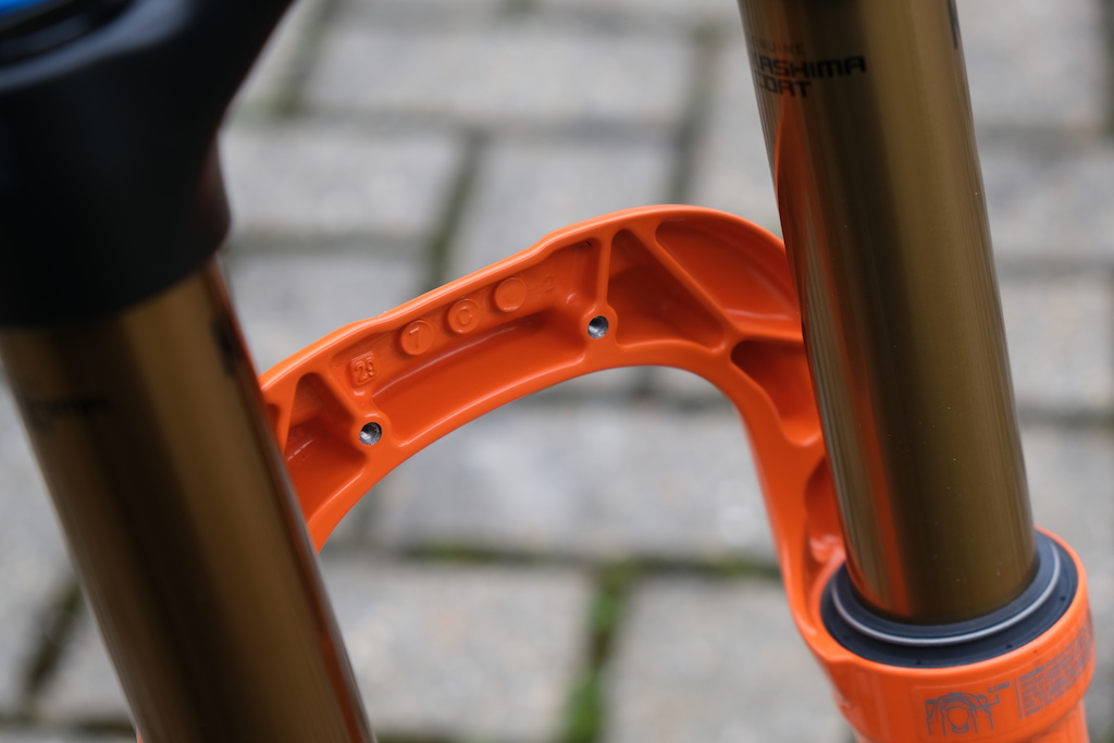 First Look: The Updated Fox 32 Step-Cast - Pinkbike