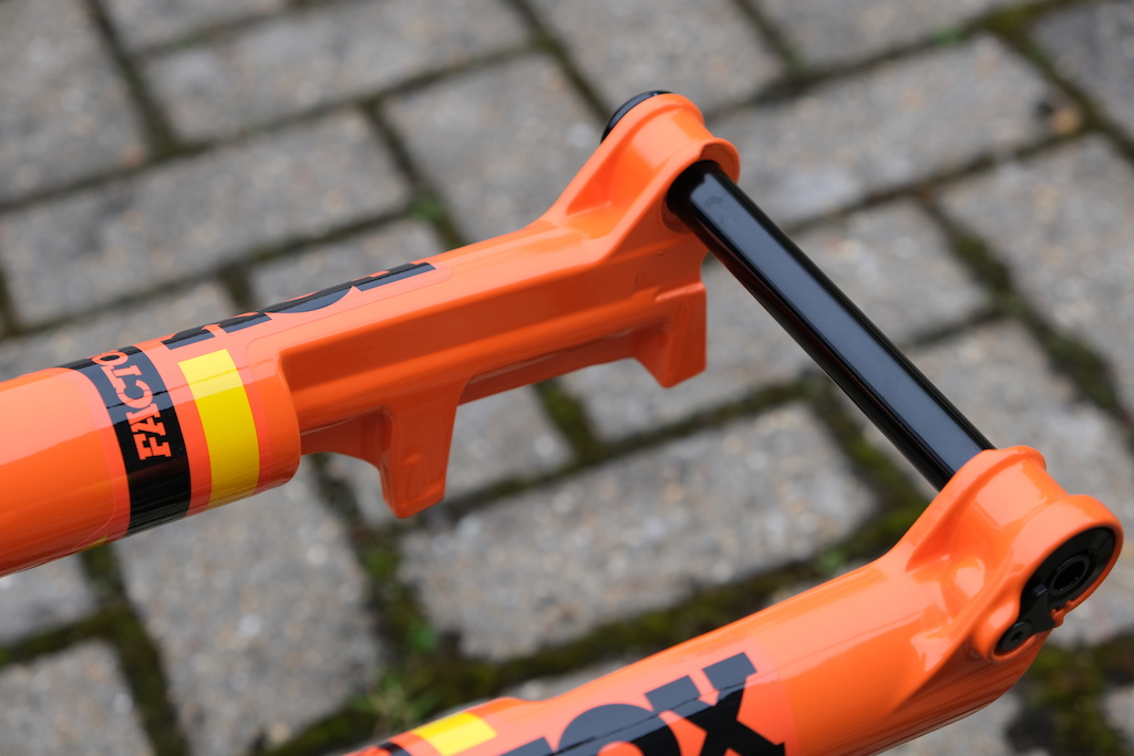 First Look: The Updated Fox 32 Step-Cast - Pinkbike