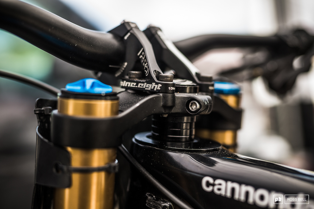 8 World Cup DH Racers' Cockpit Setups - British National Series Round 2 ...
