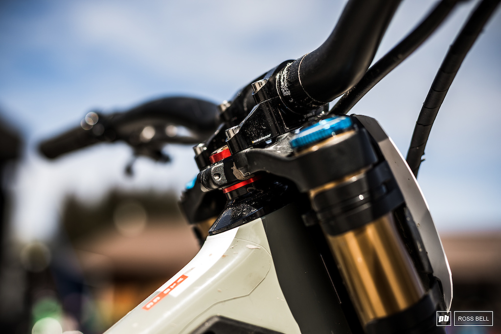 8 World Cup DH Racers' Cockpit Setups - British National Series Round 2 ...