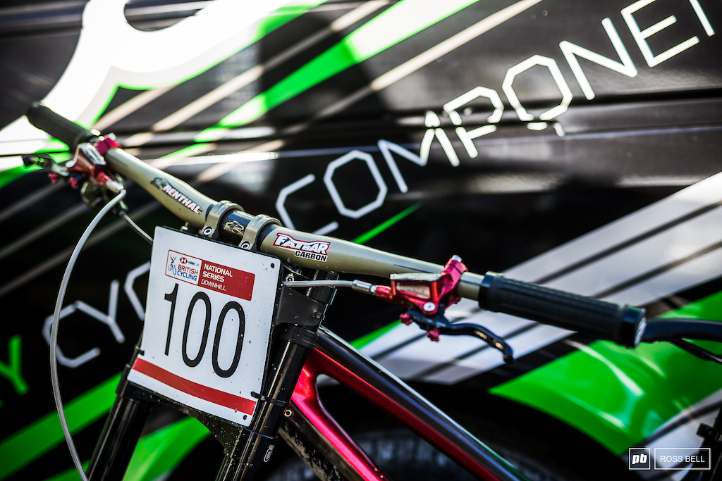 8 World Cup DH Racers' Cockpit Setups - British National Series Round 2 ...