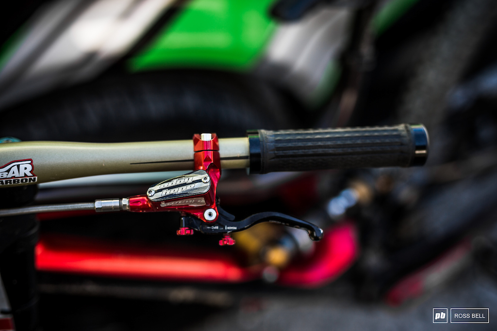 8 World Cup DH Racers' Cockpit Setups - British National Series Round 2 ...