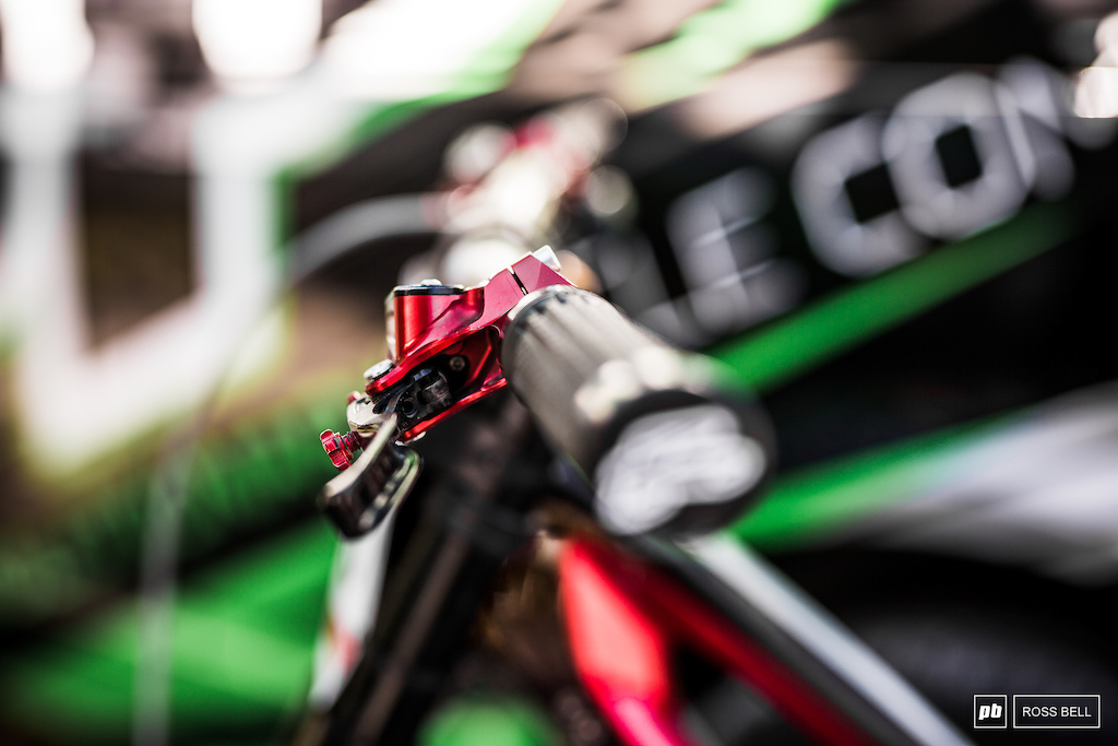 8 World Cup DH Racers' Cockpit Setups - British National Series Round 2 ...