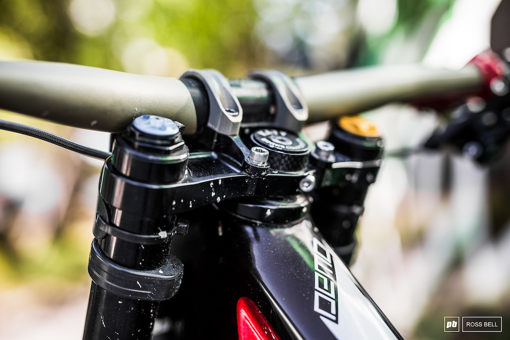 8 World Cup DH Racers' Cockpit Setups - British National Series Round 2 ...