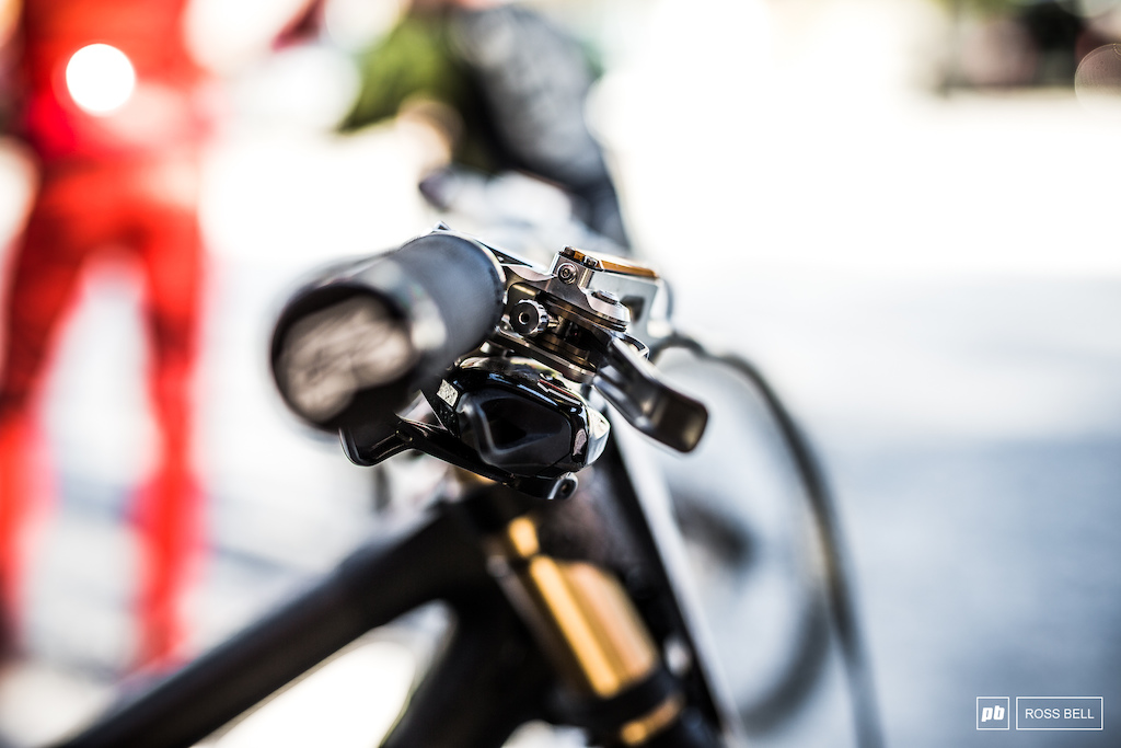 8 World Cup DH Racers' Cockpit Setups - British National Series Round 2 ...