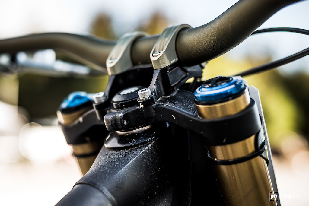 8 World Cup DH Racers' Cockpit Setups - British National Series Round 2 ...