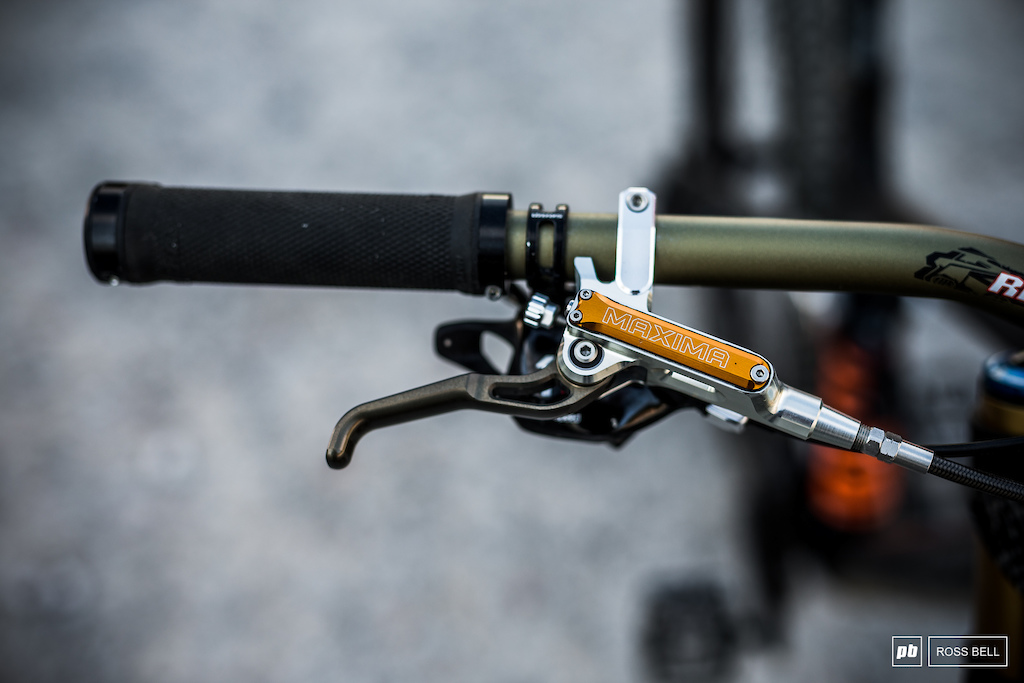 8 World Cup DH Racers' Cockpit Setups - British National Series Round 2 ...