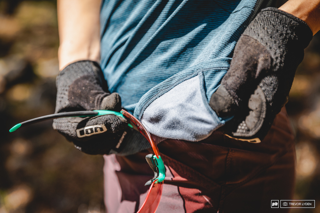 9 Women's Kits Tested - 2019 Summer Gear Guide - Pinkbike