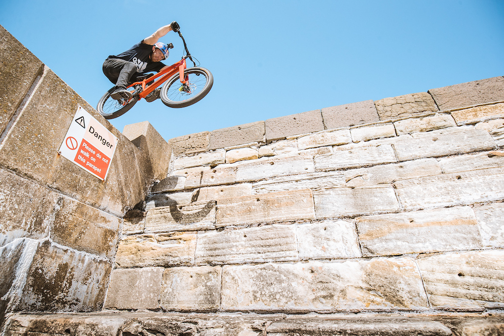 Video: Seaside Trials with Danny MacAskill - Pinkbike