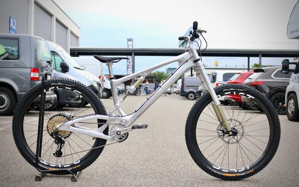 A Look Inside Intend's Wild Hover Shock - Eurobike 2019 - Pinkbike