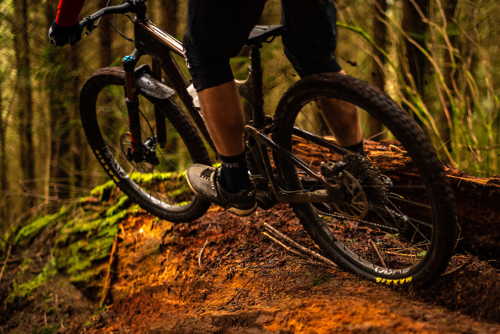 Video: On the Clock with ENVE's New AM30 Wheels - Pinkbike