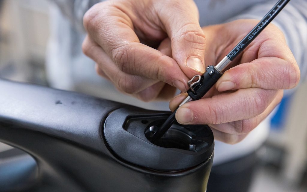 Video: Magura's New MCi Conceptbike Has Just 1 Visible Cable - Pinkbike