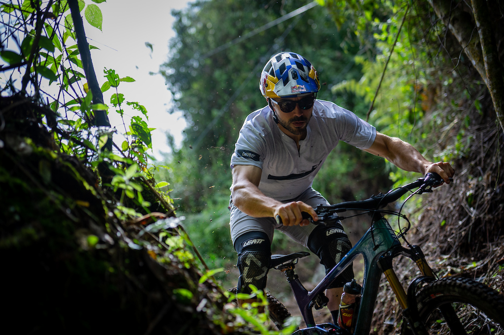Video: Marcelo Gutiérrez Helps Locals in Colombia Build New Trails ...