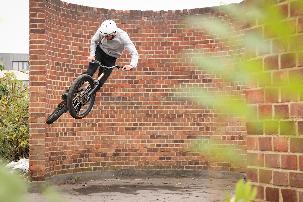 Video: Ben Travis Hits the Streets of London on his Trials Bike - Pinkbike