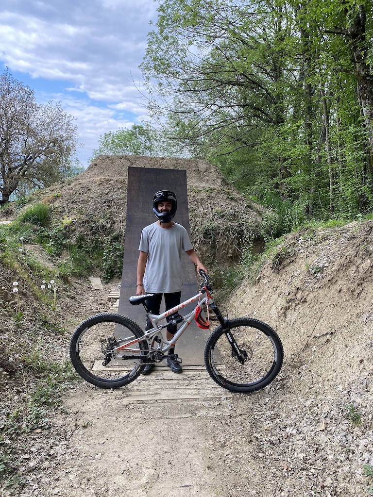 Video: Olivier Cuvet Masters Backyard Dirt Jumps - Pinkbike