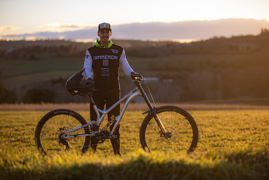 Video: What is the New Commencal 21 Team? - Pinkbike