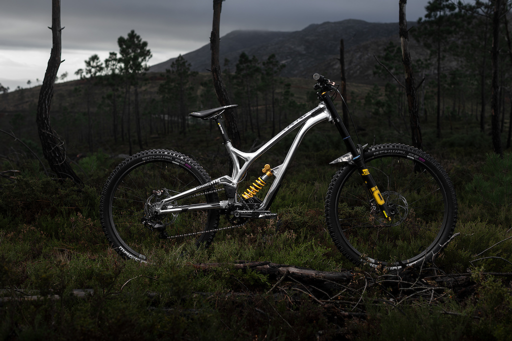 Video: What is the New Commencal 21 Team? - Pinkbike