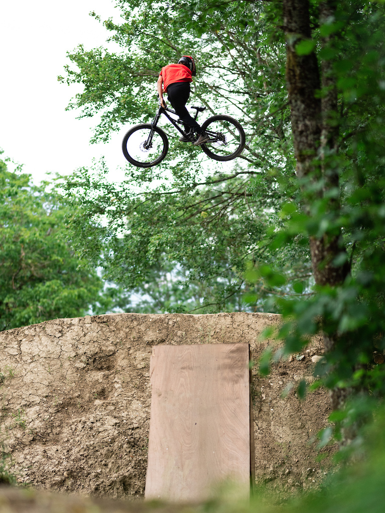 Video: Olivier Cuvet Masters Backyard Dirt Jumps - Pinkbike