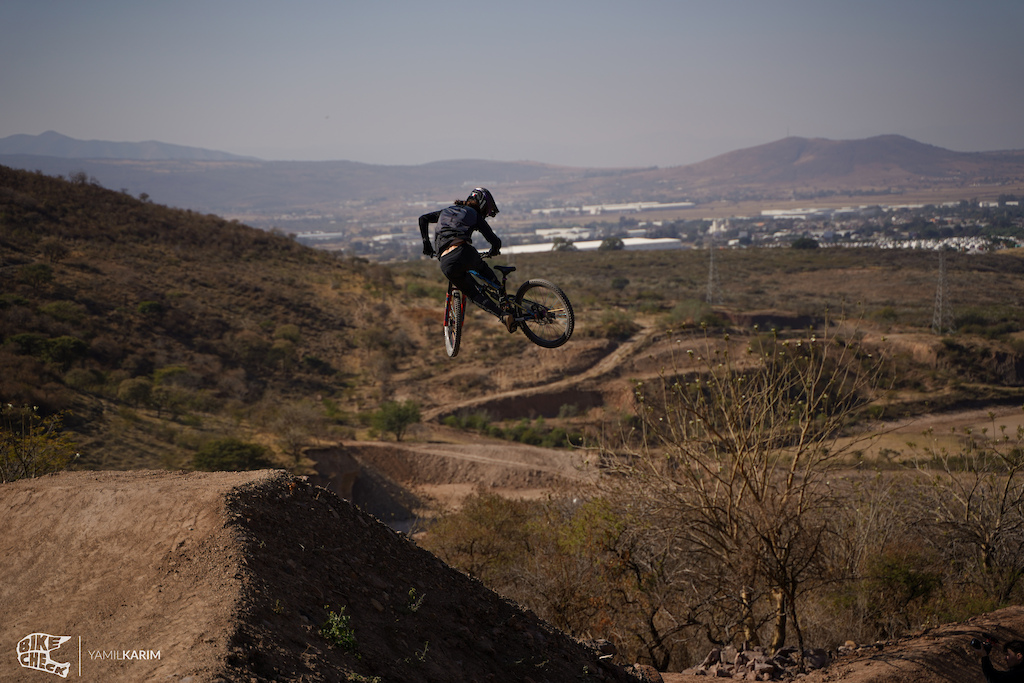 Video: Course Preview & First Hits - Freeride Fiesta 2021 - Pinkbike