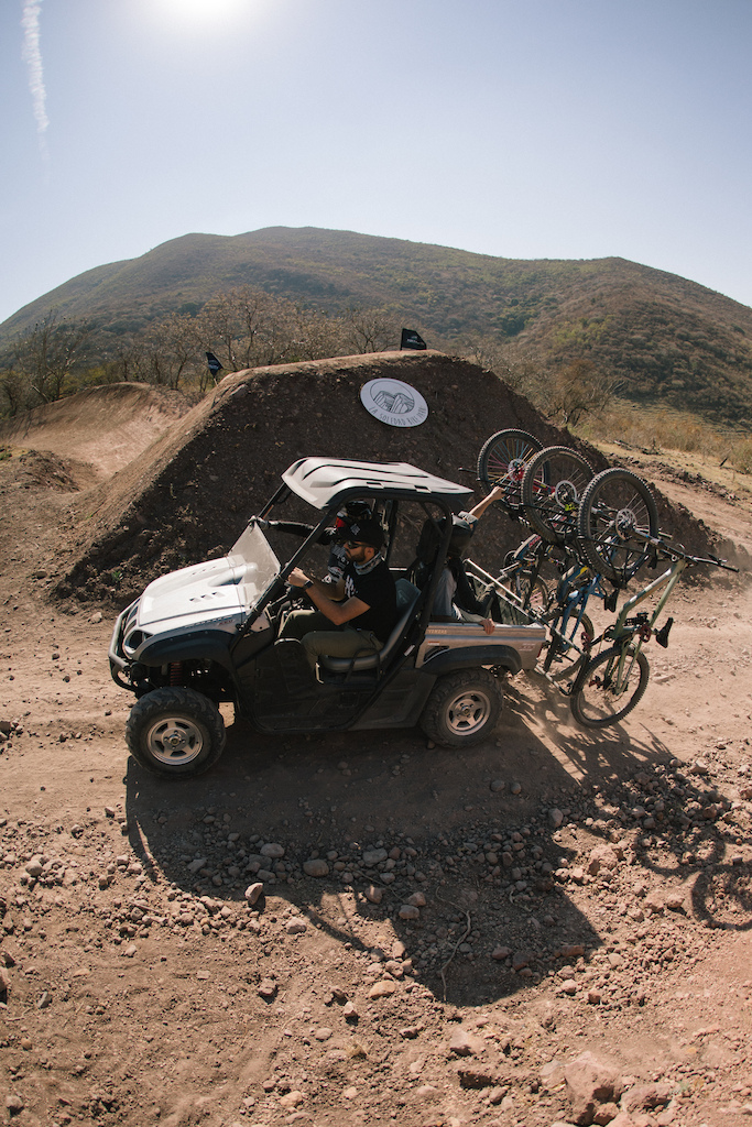 Video: Course Preview & First Hits - Freeride Fiesta 2021 - Pinkbike