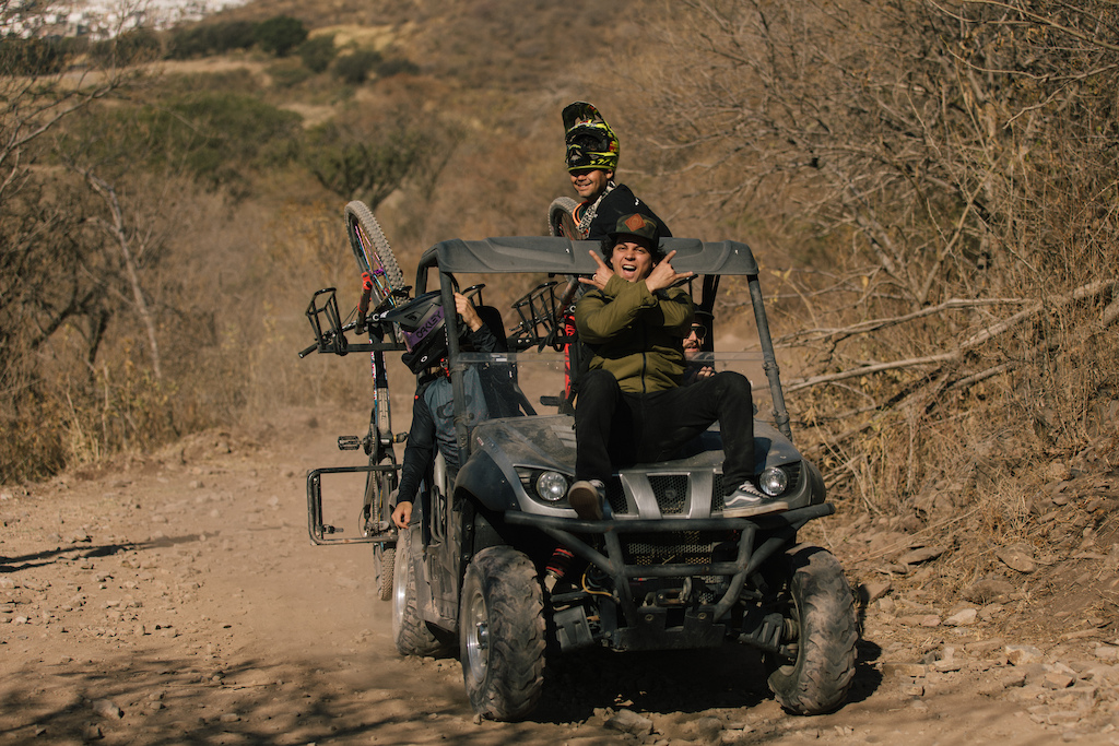 Video: Course Preview & First Hits - Freeride Fiesta 2021 - Pinkbike