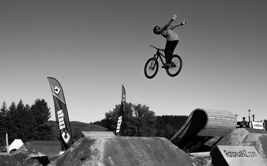 Video: Log Yard Dirt Jump Jam 2021 Highlights - Pinkbike