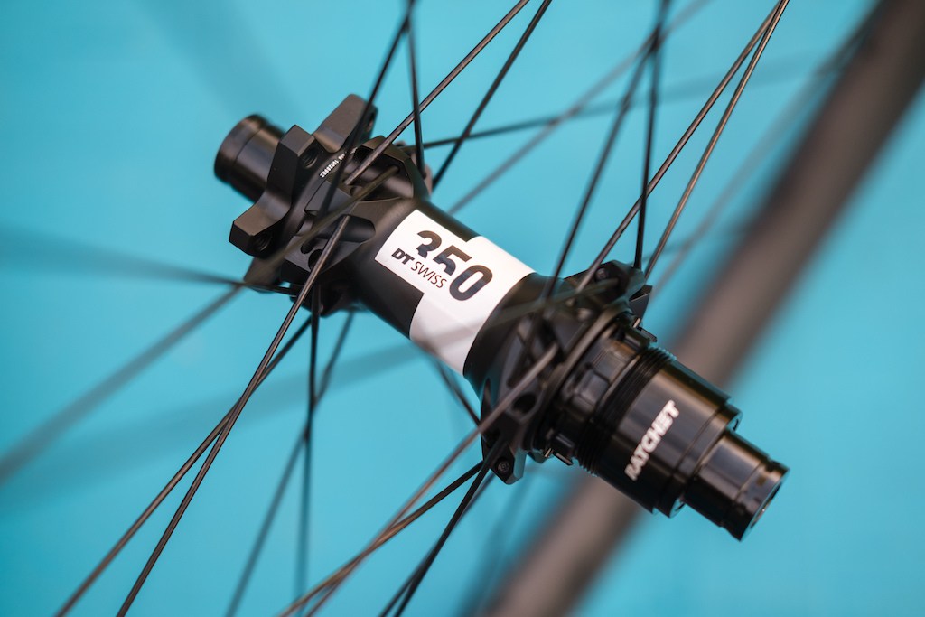 Roval Releases New 1,450 Gram Control Carbon Wheelset - Pinkbike