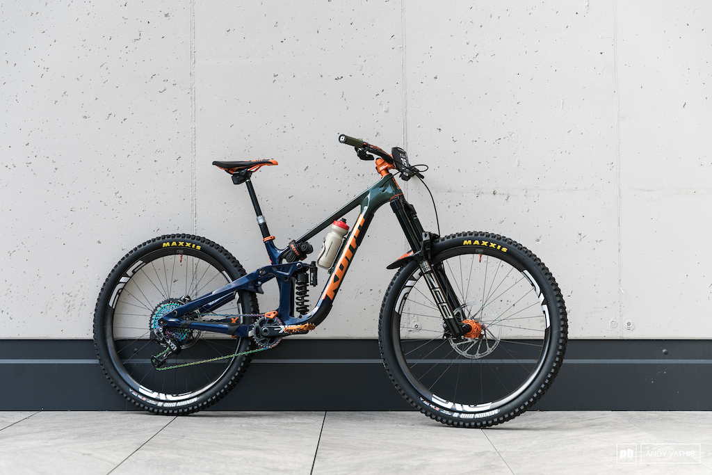 Comparing Miranda Miller & Connor Fearon's Kona Process X Race Bikes ...