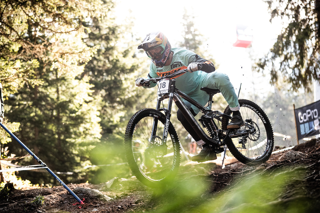 Video: Build Up in Lenzerheide with Loris Vergier, Kade Edwards ...