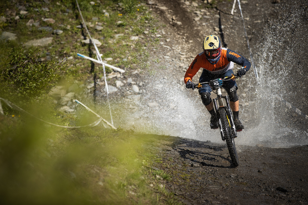 Video: Orange Factory Racing 2021 Season Wrap Up - Pinkbike