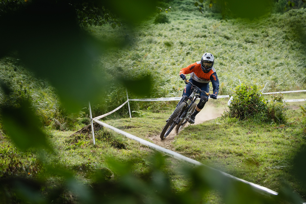 Video: Orange Factory Racing 2021 Season Wrap Up - Pinkbike