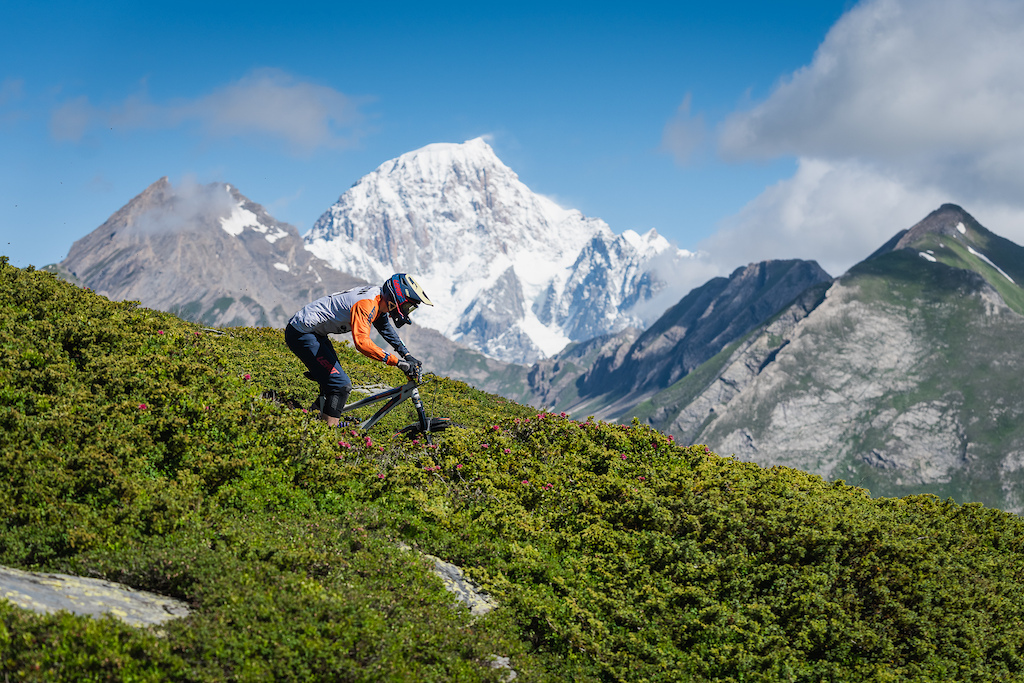 Video: Orange Factory Racing 2021 Season Wrap Up - Pinkbike