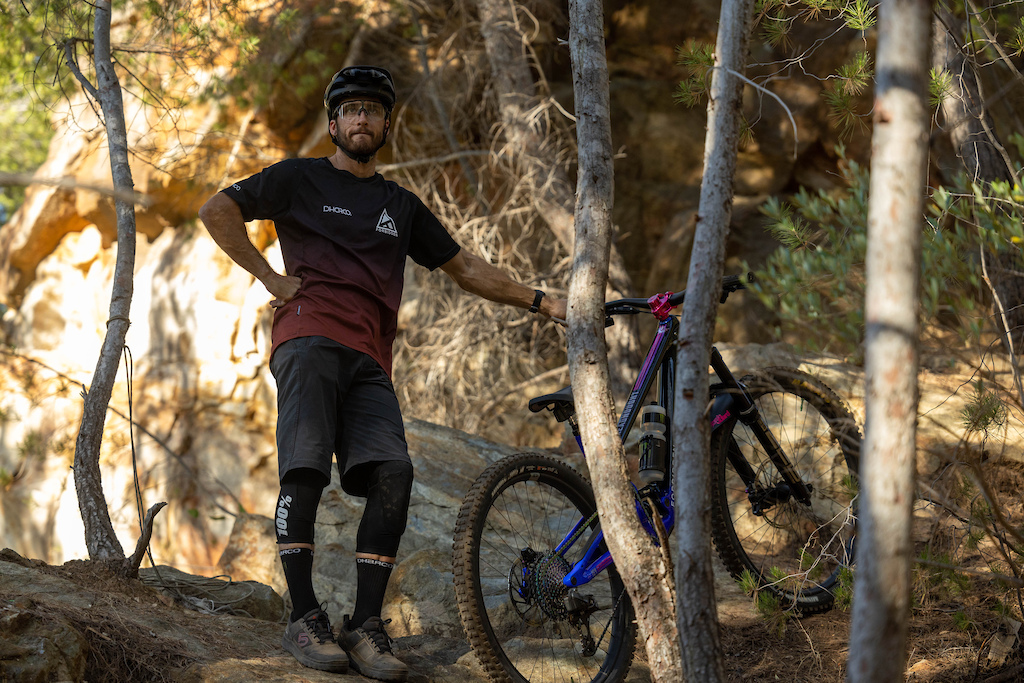 Video: Pre-Season Shredding with Connor Fearon - Pinkbike