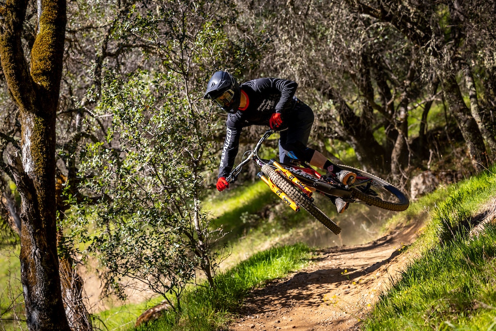 Video: Specialized Announces USA Enduro Racing Team with Cody Kelley ...