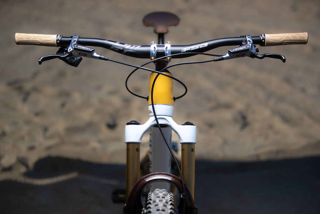 Video: Luca Cometti Builds A Custom-Painted Canyon Spectral 29 - Pinkbike