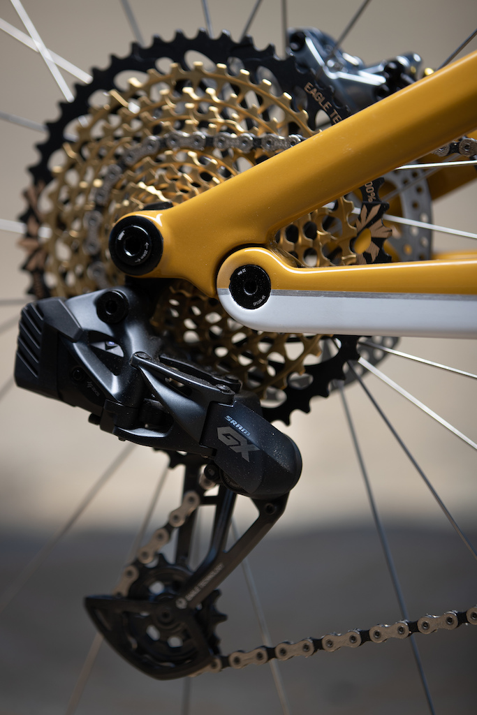 Video: Luca Cometti Builds A Custom-Painted Canyon Spectral 29 - Pinkbike