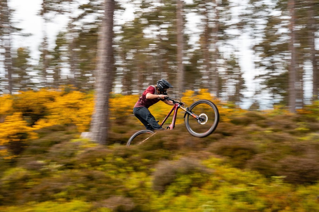 Deviate Cycles Releases the Claymore, a 165mm High Pivot Enduro Bike ...